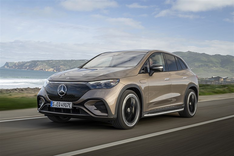 【速報】EクラスのEV「EQE」のSUV版が秋登場。プロトタイプの実力は？（carview!） | 自動車情報サイト【新車・中古車】 - carview!
