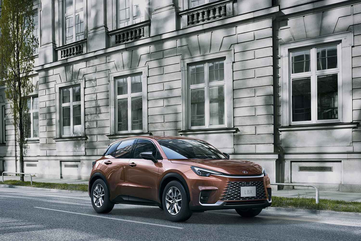 オーダーメイドグレードにしか設定されていなかったホイールを標準装備！ レクサスLBXに「Elegant」を新設定（WEB CARTOP）(ヘッドライン) | 自動車情報・ニュース - carview!