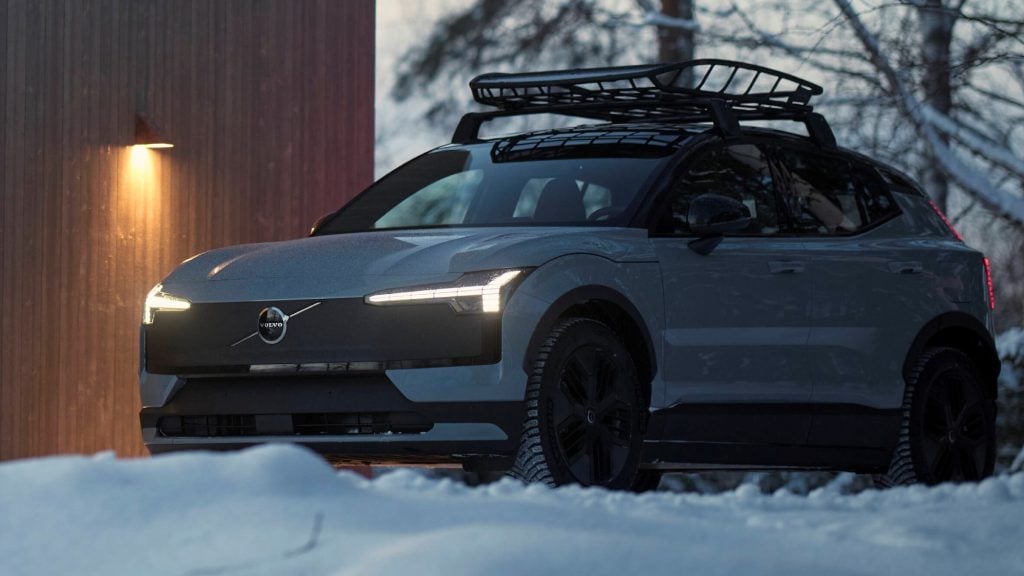 ボルボ 新型SUV「EX30 クロスカントリー」 電動モデルでも侮れないオフロード性能（グーネット） | 自動車情報・ニュース - carview!