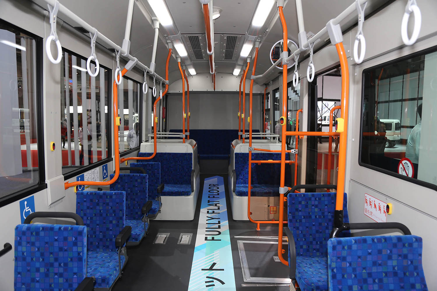 バッテリー載せ換え装置！ FCVは27年に量産！ 「いすゞ」がトラック＆バスのEV化に本気だった（WEB CARTOP） | 自動車情報・ニュース - carview!