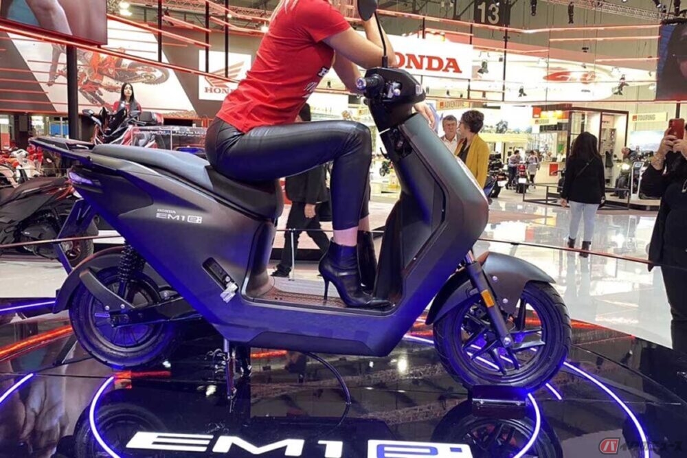 ホンダ「EM1 e：」 最新電動スクーターを日本初公開【大阪MCS2023】（バイクのニュース ） | 自動車情報・ニュース - carview!
