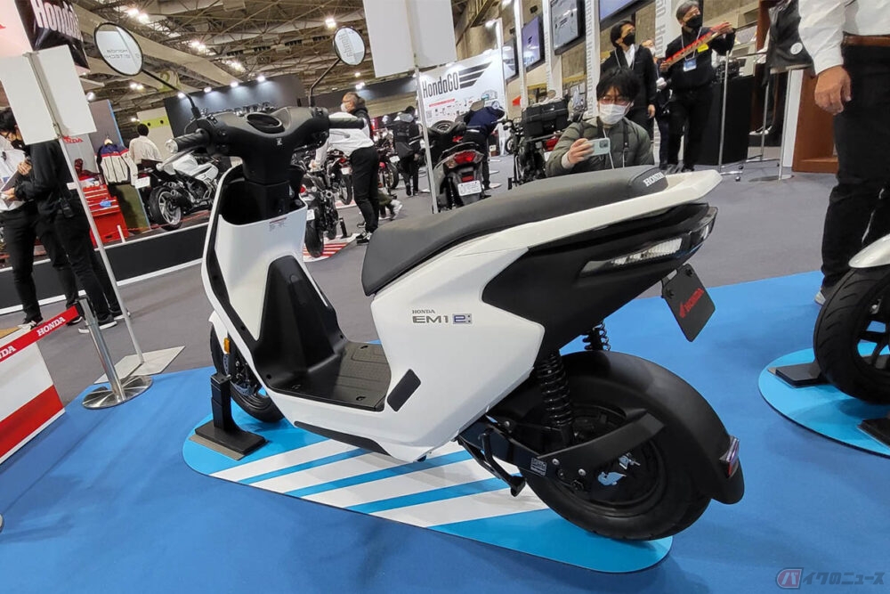 ホンダ「EM1 e：」 最新電動スクーターを日本初公開【大阪MCS2023】（バイクのニュース ） | 自動車情報・ニュース - carview!