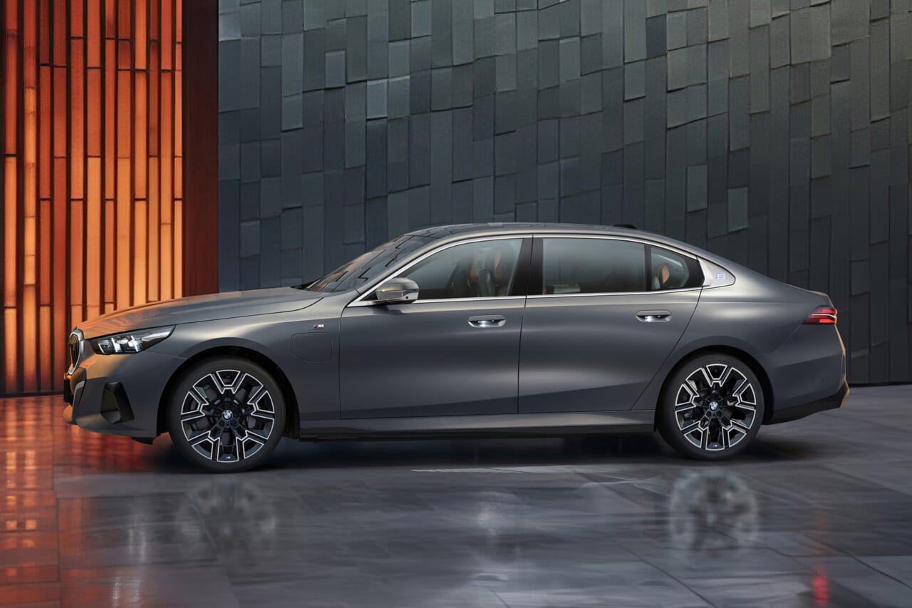 専用装備満載！贅沢で快適さを極めた、特別な5シリーズセダンが登場【BMW 525Li Exclusive M Sport／i5 eDrive35L Exclusive M Sport」（月刊 ...