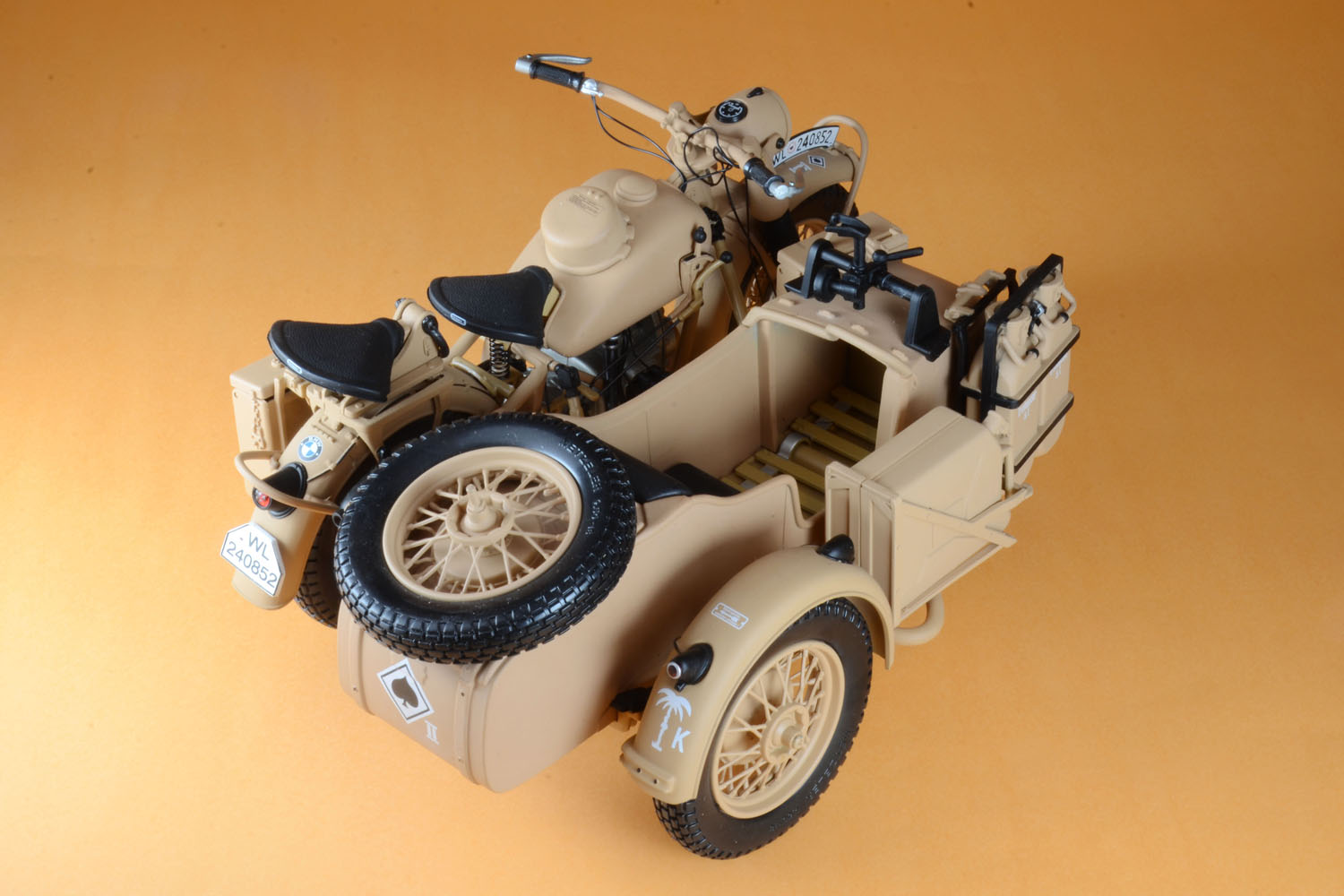 BMWのバイクにはパートタイム2WDがあった！ 第二次世界大戦後も中国とソ連にコピーされた名作「R75」とは（Auto Messe Web） | 自動車情報・ニュース - carview!