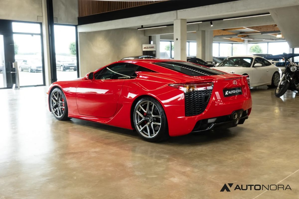 驚愕「1億円超え」のレクサス「スーパーカー」現る!? すべてが超ド派手な「LFA 真っ赤仕様」 走行距離4100kmの超極上仕様とは（くるまのニュース） | 自動車情報サイト【新車・中古車 ...