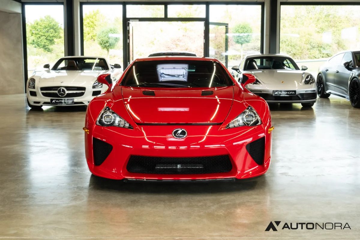 驚愕「1億円超え」のレクサス「スーパーカー」現る!? すべてが超ド派手な「LFA 真っ赤仕様」 走行距離4100kmの超極上仕様とは（くるまのニュース） | 自動車情報サイト【新車・中古車 ...