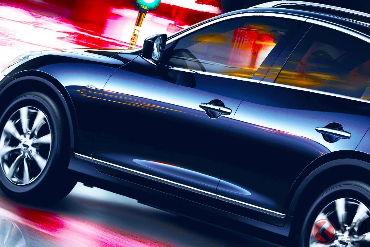 日産「スカイライン」まさかのスポーツSUV化！ めちゃ“豪華内装”採用したパワフルすぎる「大型SUV」がスゴい！ 3.7リッター“V型6気筒エンジン”搭載の「クロスオーバー」とは（くるまの ...