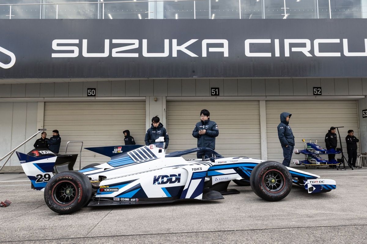 異例の『ホンダ→トヨタ』エンジン載せ替え。新規参戦KDDI TGMGP TGR-DC、カラーリング好評も「前の方を走って更にカッコよく」（motorsport.com 日本版） | 自動車情報 ...