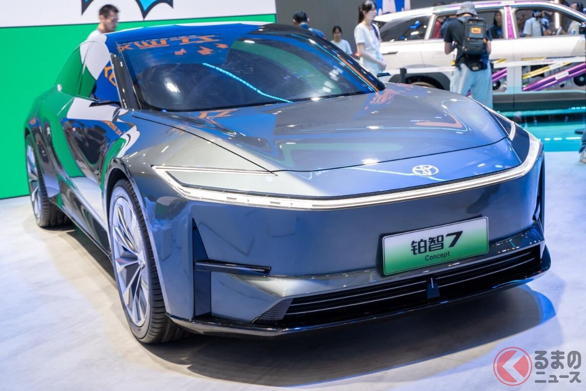 トヨタ新型セダン「bZ7」公開！ 全長5m級「ラージモデル」25年に発売か トヨタ「中国市場に寄り添った車種展開を提供」と決意示す！ 中国・広州ショーで披露（くるまのニュース） | 自動車情報 ...