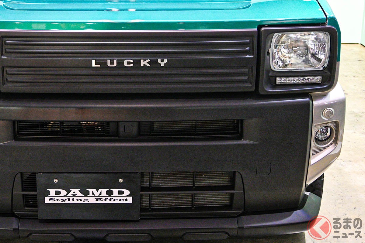 レトロ顔のダイハツ「タフト」!? “ミニ”ロッキーな旧車デザインの「DAMD TAFT LUCKY」公開！ 約20万円で顔面刷新できるフェイスチェンジキットとは（くるまのニュース） | 自動車 ...