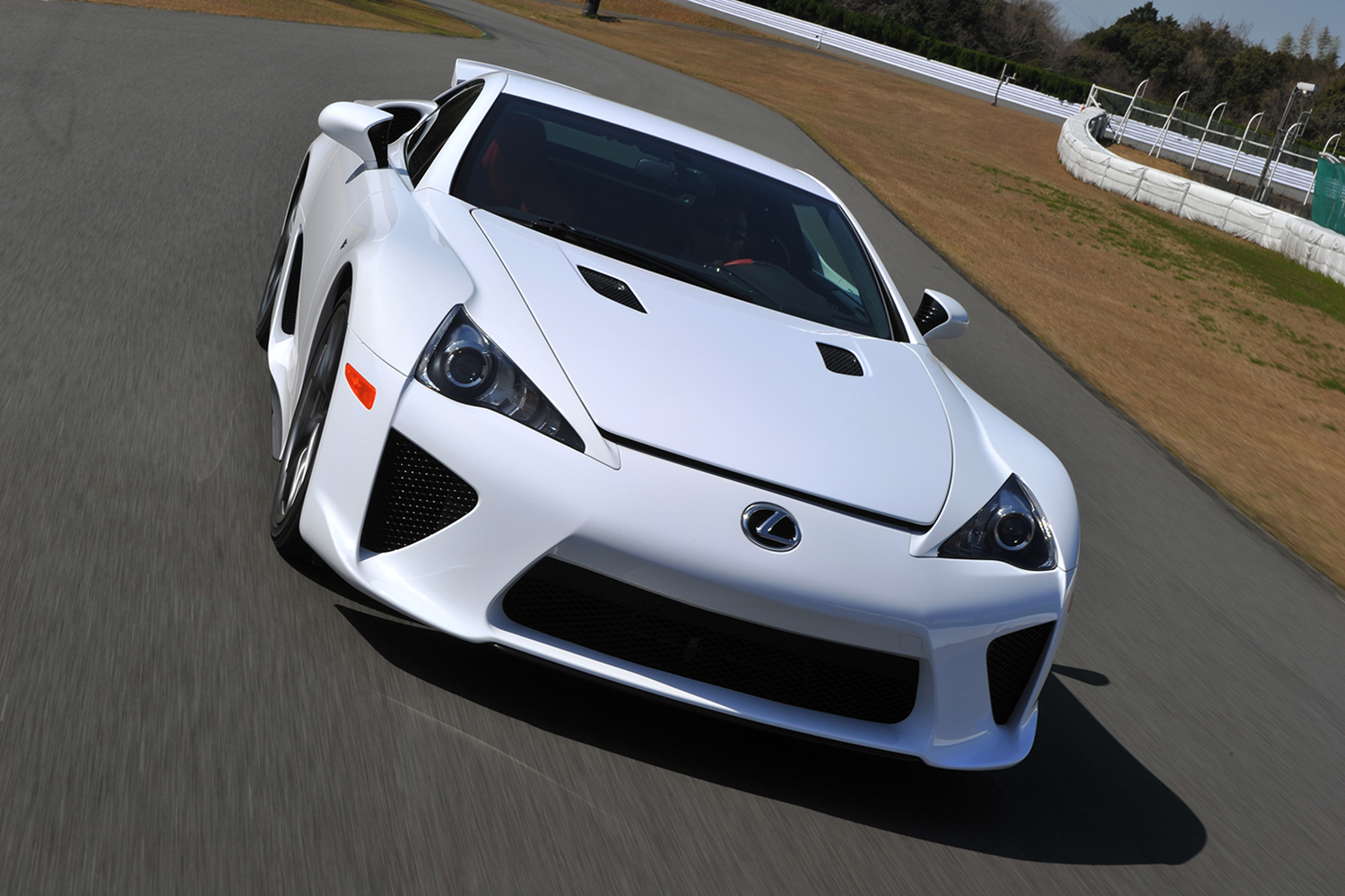 日本史上最高の1台！ ホンモノのスーパースポーツ「レクサスLFA」はトヨタの究極作品だった（WEB CARTOP） | 自動車情報・ニュース - carview!