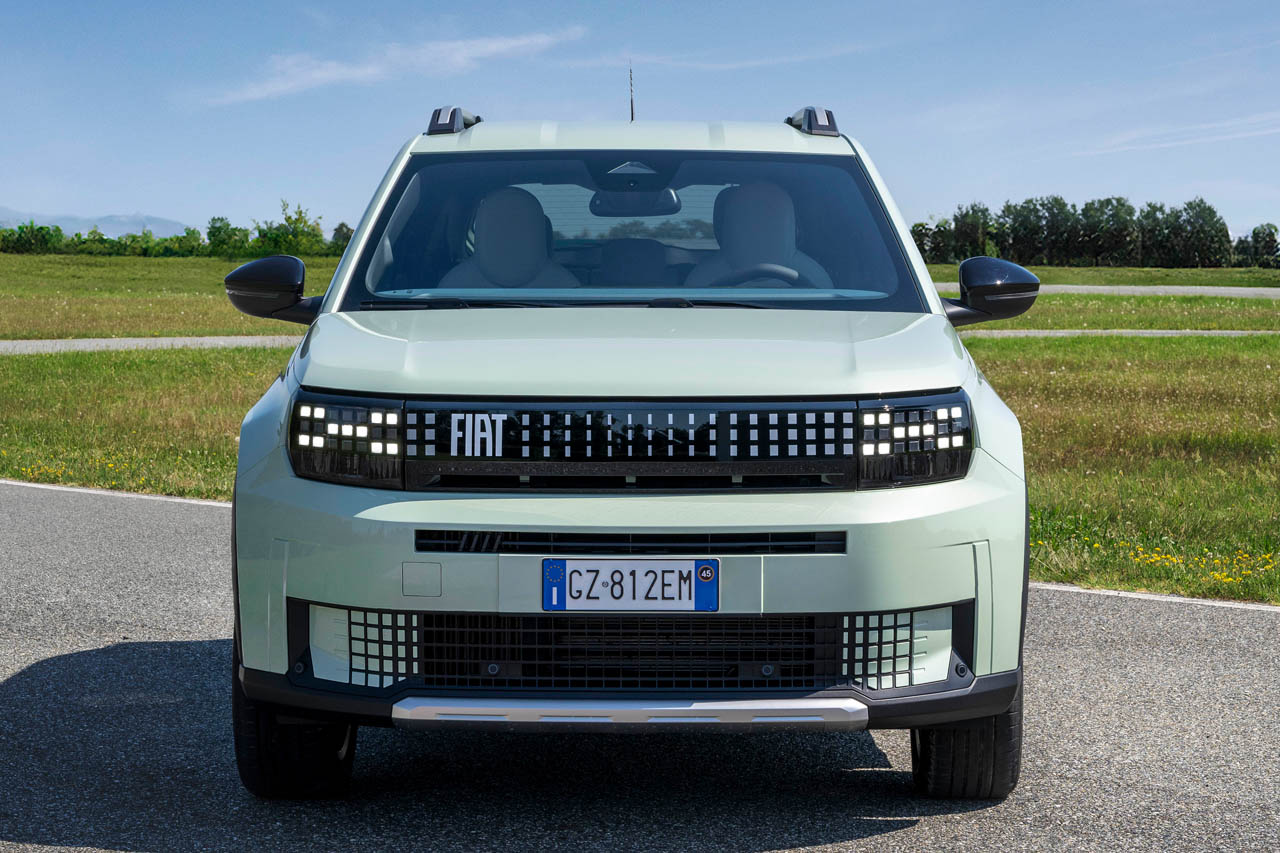 【速報】待望の“6速MT”！ 新型フィアット「グランデパンダ」にガソリンモデル登場、日本導入への期待高まる（LEVOLANT） | 自動車情報・ニュース - carview!