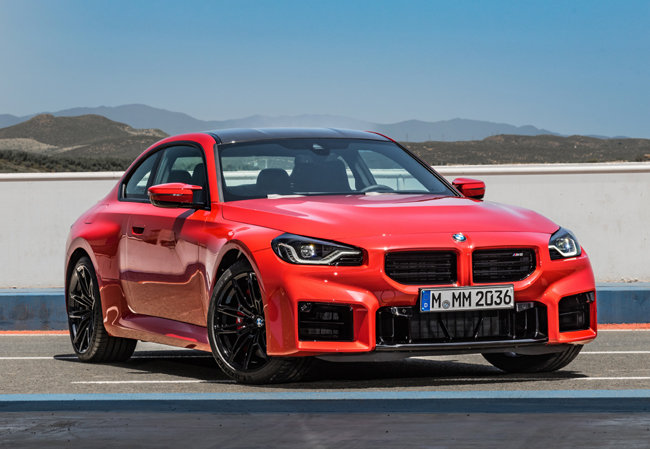 「正統派FRモデル」を謳う新型BMW M2が日本上陸。トランスミッションには6速MTと8速MステップトロニックATを用意（カー・アンド・ドライバー） | 自動車情報・ニュース - carview!