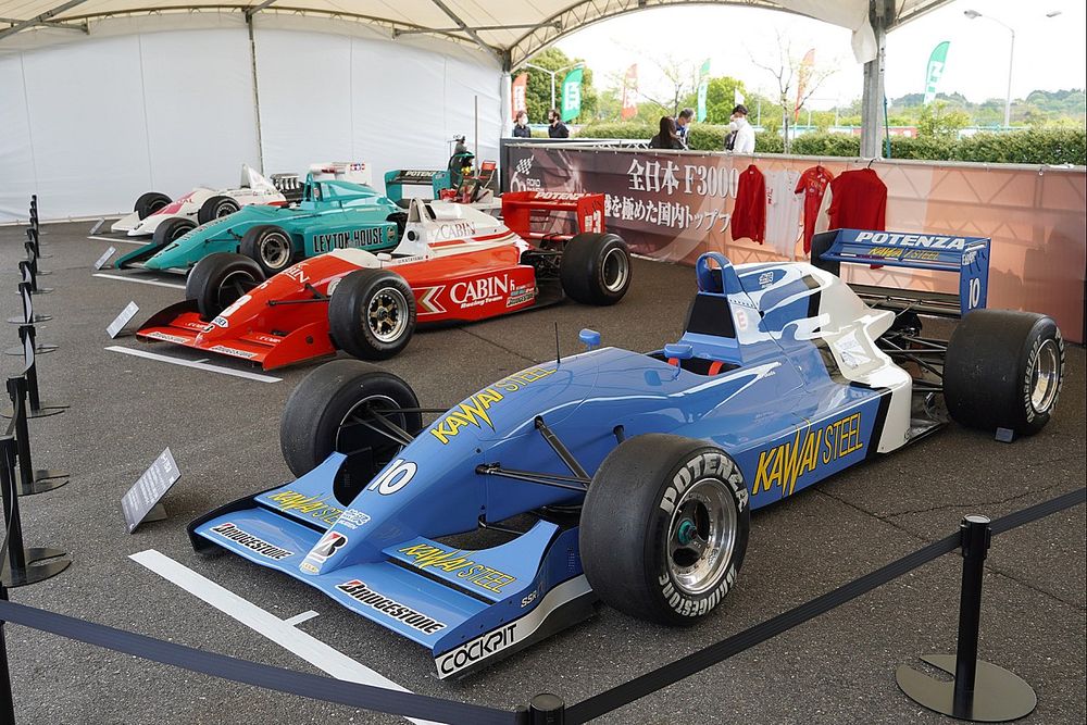 【パドック情報まとめ出し】往年のF3000マシンがズラリ！ 鍵となったタイヤ……ヨコハマの見解は？：スーパーフォーミュラ第3戦鈴鹿（motorsport.com 日本版） | 自動車情報 ...