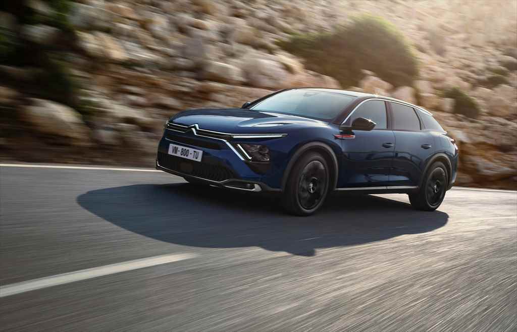 シックな外装に明るい内装のコントラストが魅力！ シトロエン｢C5X ｣の特別仕様車「ヒプノス プラグインハイブリッド」が発売（LE VOLANT CARSMEET WEB） | 自動車情報 ...