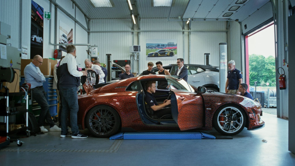 アルピーヌの専門技術の粋を集めた究極モデル！ ｢A110R ウルティム｣はアルピーヌの最高峰（LE VOLANT CARSMEET WEB） | 自動車情報・ニュース - carview!