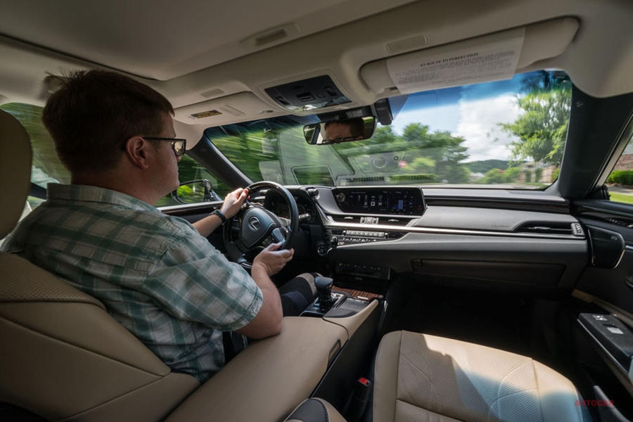 レクサスES初試乗 ハイブリッドのES300h、GSよりも合理的な選択肢に（AUTOCAR JAPAN） | 自動車情報サイト【新車・中古車】 - carview!