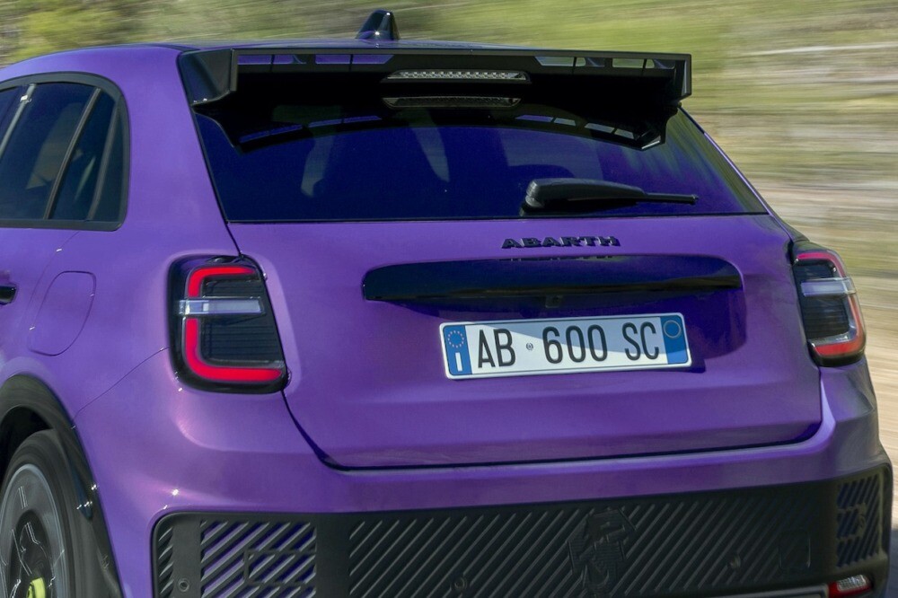 アバルト新型 "クロスオーバー" 公開！ 過激エアロで武装「600e」は市販最強240馬力（AUTOCAR JAPAN） | 自動車情報・ニュース - carview!