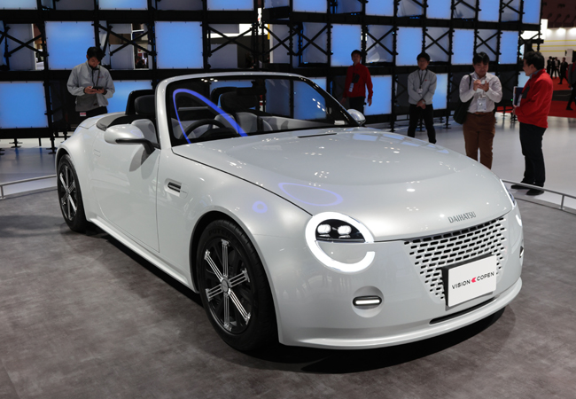 ダイハツがFRレイアウトの小型オープンスポーツ「ビジョン コペン」をジャパンモビリティショー2023で初披露（カー・アンド・ドライバー） | 自動車情報・ニュース - carview!