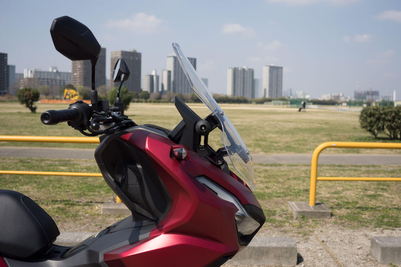 新型ADV160はアドベンチャーに見えるけどスポーティーでした（WEBヤングマシン） | 自動車情報・ニュース - carview!