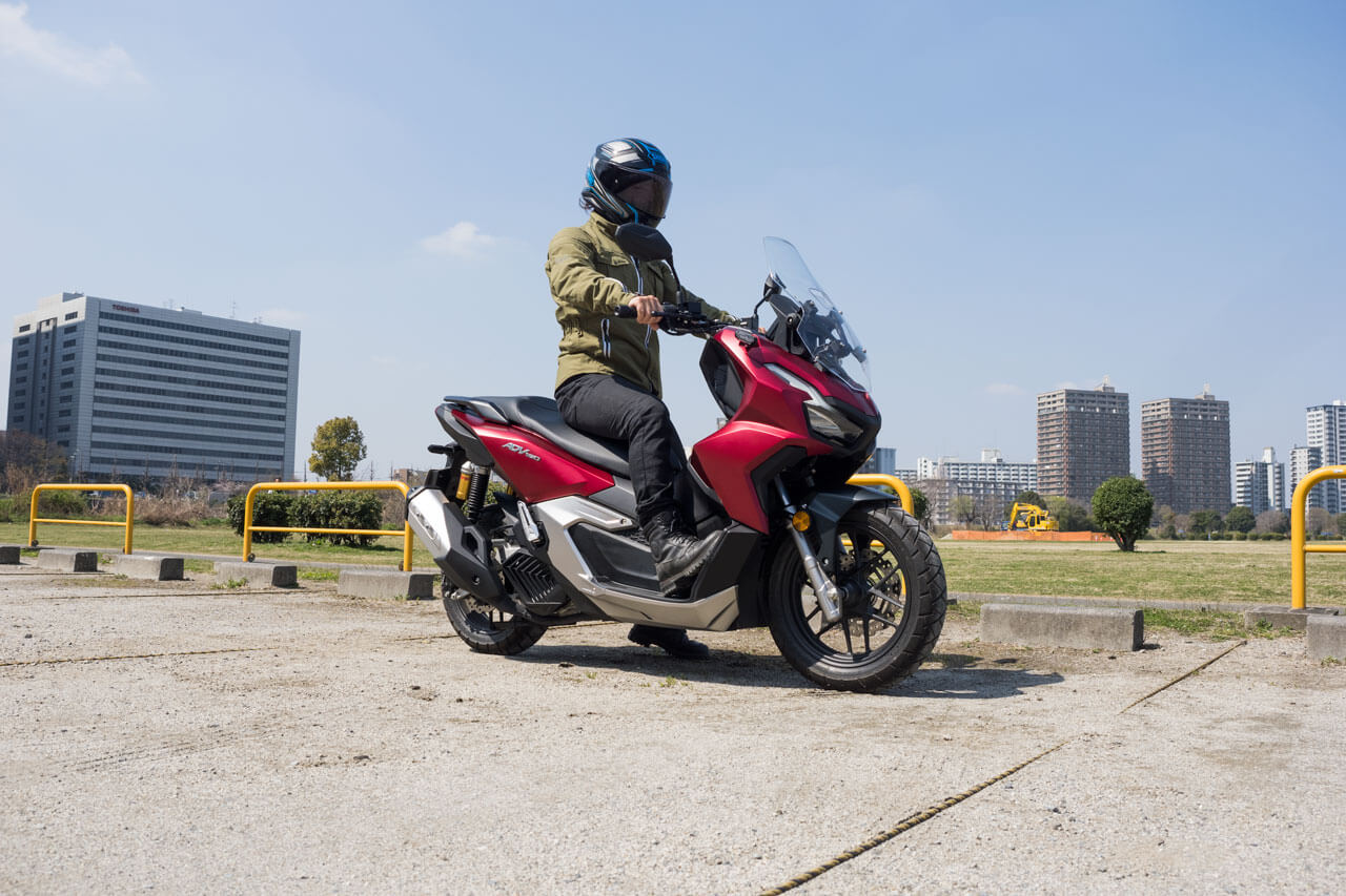 新型ADV160はアドベンチャーに見えるけどスポーティーでした（WEBヤングマシン） | 自動車情報・ニュース - carview!