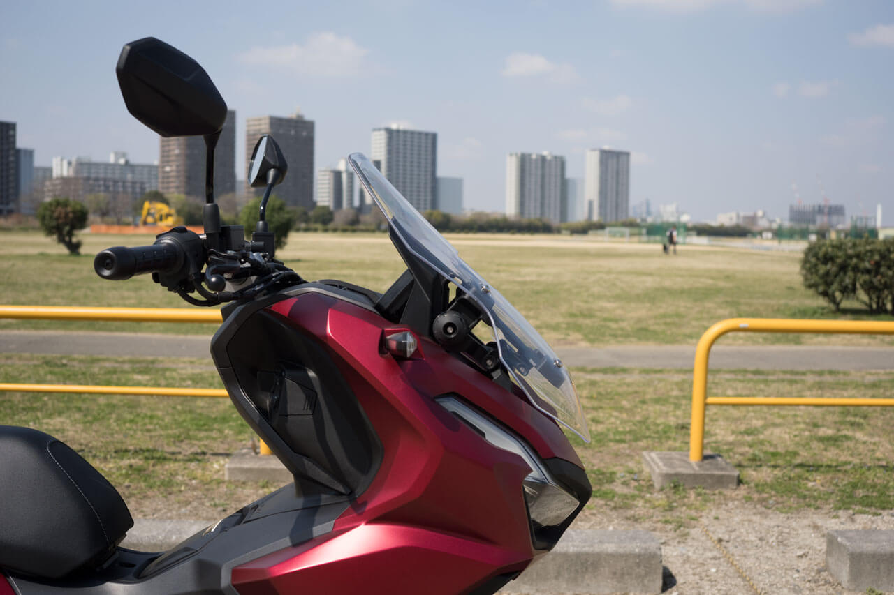 新型ADV160はアドベンチャーに見えるけどスポーティーでした（WEBヤングマシン） | 自動車情報・ニュース - carview!