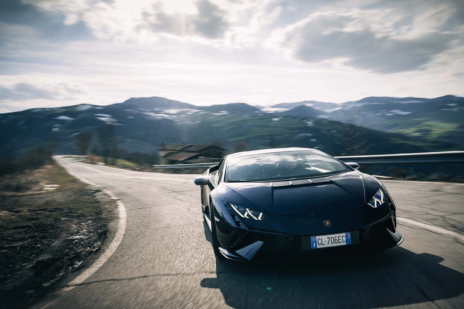 20年の進化はどのぐらい!? 20年前のV10ランボルギーニ「ガヤルド」と最新の「ウラカン」を乗り比べてみた（WEB CARTOP） | 自動車情報・ニュース - carview!