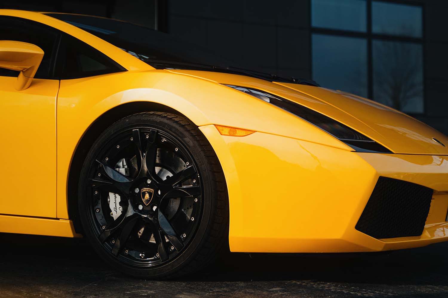 20年の進化はどのぐらい!? 20年前のV10ランボルギーニ「ガヤルド」と最新の「ウラカン」を乗り比べてみた（WEB CARTOP） | 自動車情報・ニュース - carview!