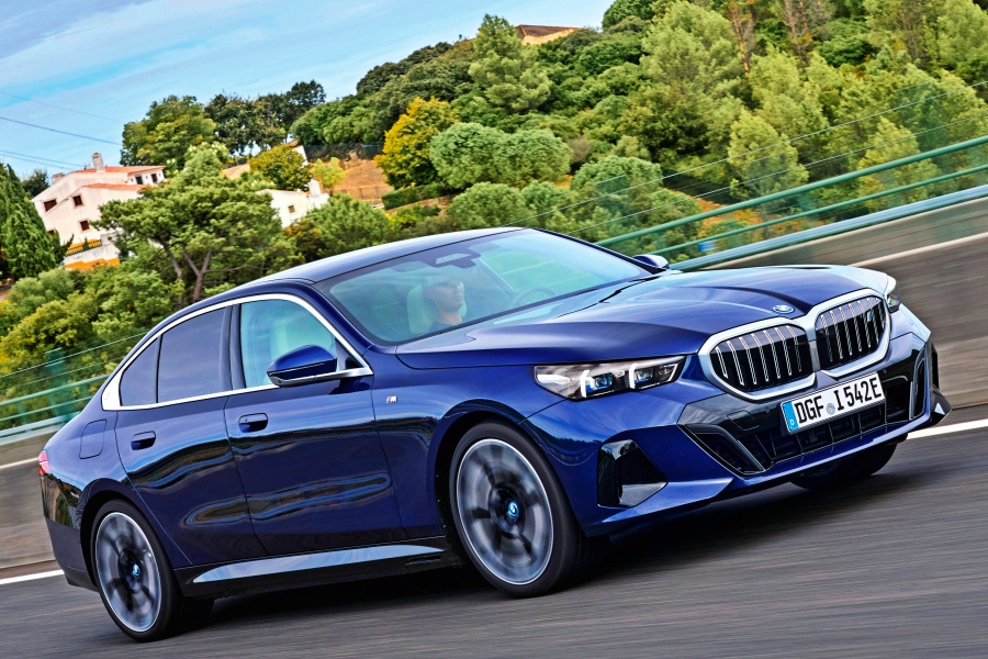 ソフトウエアが次なる主戦場 BMW i5 eドライブ40へ試乗 エンジンかモーターを選べる新5シリーズ（1）（AUTOCAR JAPAN） | 自動車情報・ニュース - carview!