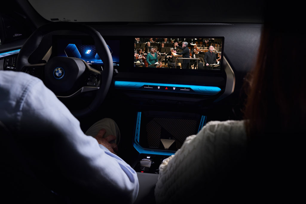 ロンドン交響楽団とコラボ！ BMW､英トラファルガー広場で｢BMWクラシック｣を開催（LEVOLANT）(ヘッドライン) | 自動車情報・ニュース - carview!