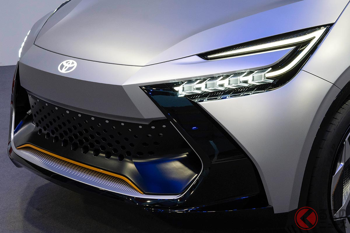 トヨタが新型「C-HR」世界初公開へ 7年ぶり全面刷新で2代目登場！ 初の「赤いTOYOTAエンブレム」採用？ 6月26日に発表（くるまのニュース） | 自動車情報・ニュース - carview!