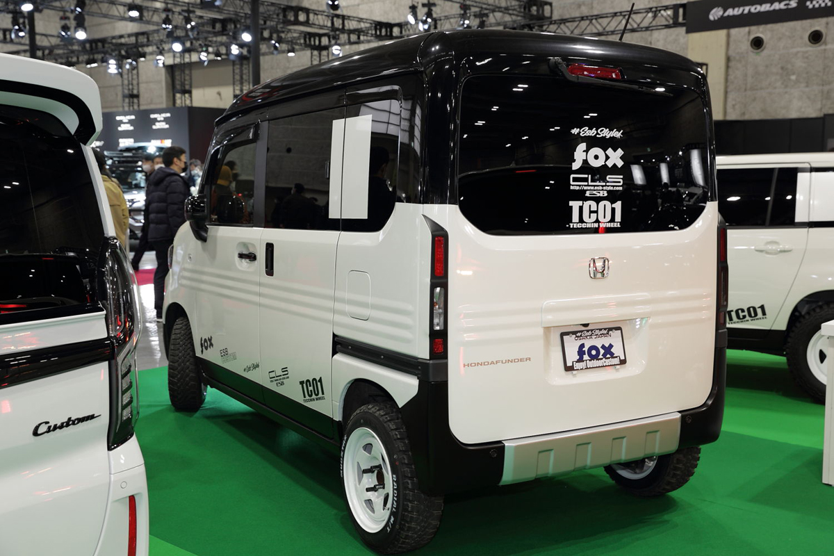 「ディフェンダー」じゃなくて「ダッフンダー」 シャレの利いた2台のアゲ系が面白すぎる（web Cartop） 自動車情報・ニュース