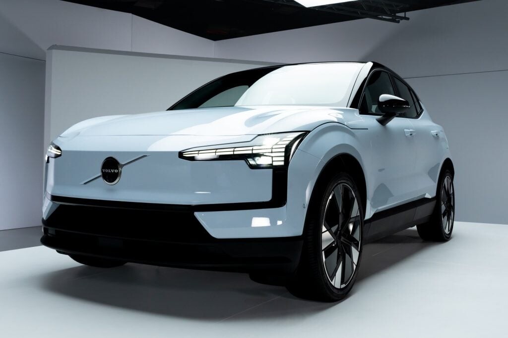 ボルボ 新型電動SUV「EX30」日本仕様を発表 価格は559万円（グーネット） | 自動車情報・ニュース - carview!