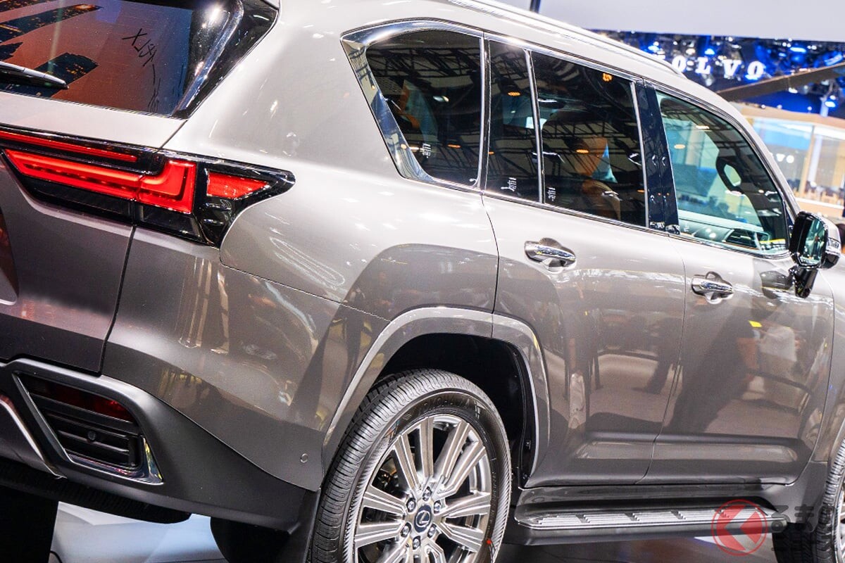 レクサス新型「LX」公開！ メーカー“初”の超すごい「画期的システム」搭載！ “全長5.1m”のタフボディ採用！ “悪路最強モデル”もある「最上級SUV」中国で発表！（くるまのニュース ...
