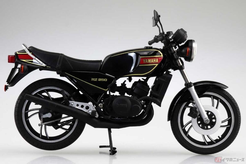 AOSHIMAが完全新金型で1980年型のヤマハ「RZ250」を再現 カラーは3種類 1／12スケールの完成品モデルとして登場（バイクのニュース ） | 自動車情報・ニュース - carview!
