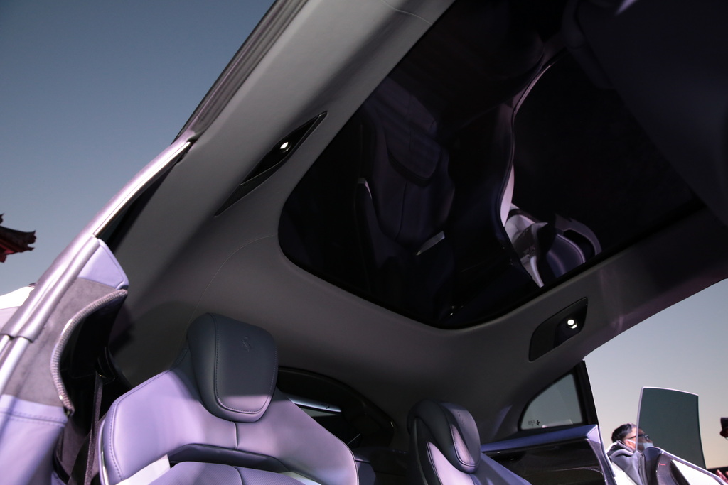 これはSUVに非ず！ 「フェラーリ・プロサングエ」が京都仁和寺で日本初公開！（LE VOLANT CARSMEET WEB） | 自動車情報・ニュース - carview!