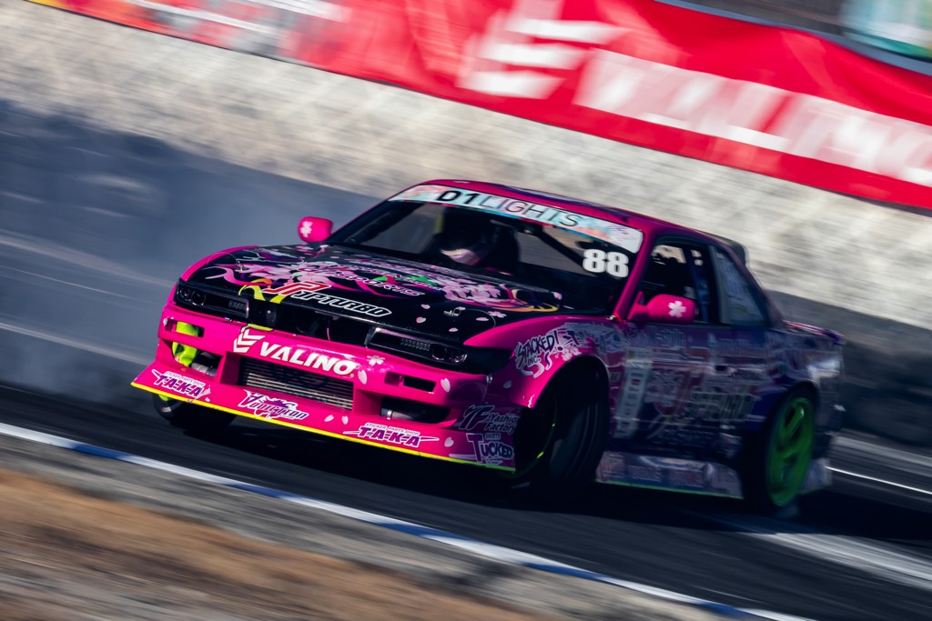 「D1ライツ最強の女性ドリフターに迫る」愛機は500馬力超えのS13シルビア！！（web option） | 自動車情報・ニュース - carview!