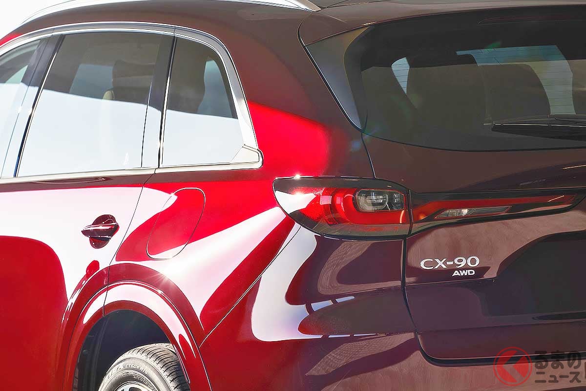 全長5.1m＆8人乗りで“約546万円”！ マツダ新型「3列シートSUV」発表！ ランクル超える「“超大型”サイズ」！ 流麗デザインがカッコイイ「CX-90」米で発売（くるまのニュース ...