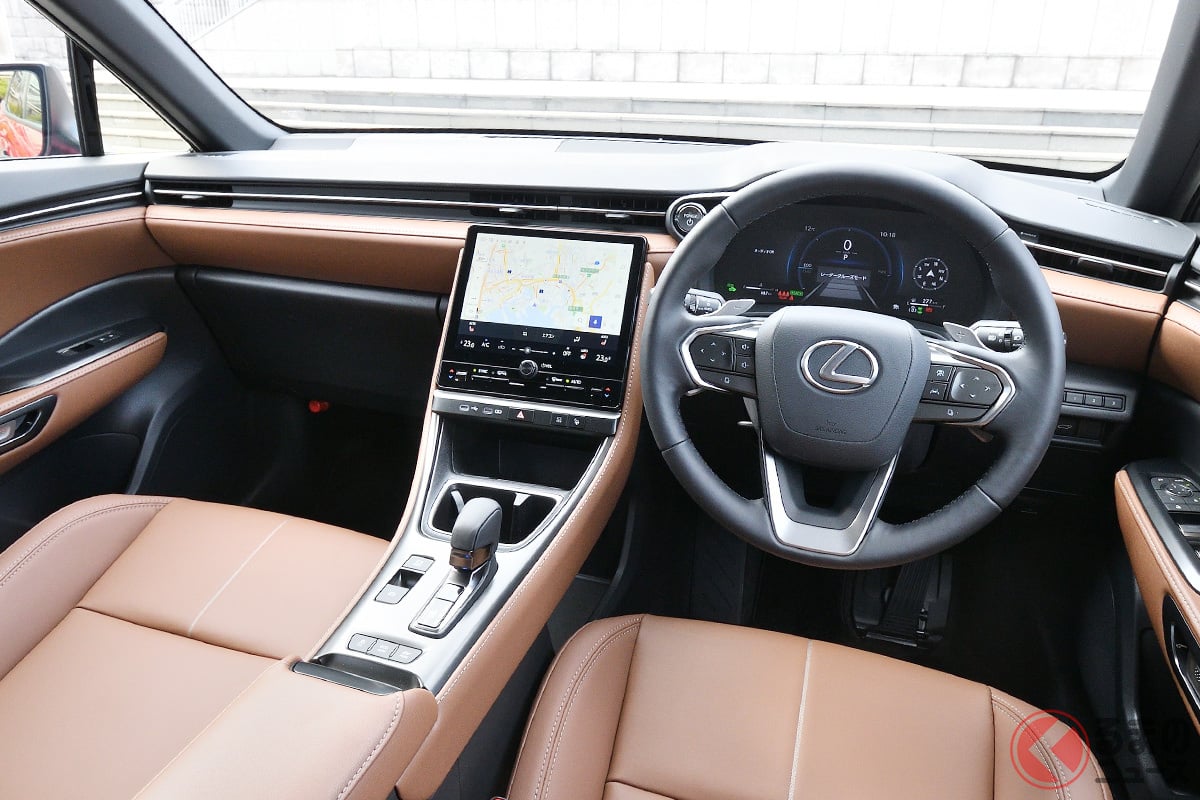 レクサス「“最小”高級SUV」がスゴい！ 全長4.2mの小型ボディ×豪華デザイン採用！ 「LBX」一体どんな人が買うのか？（くるまのニュース） | 自動車情報・ニュース - carview!