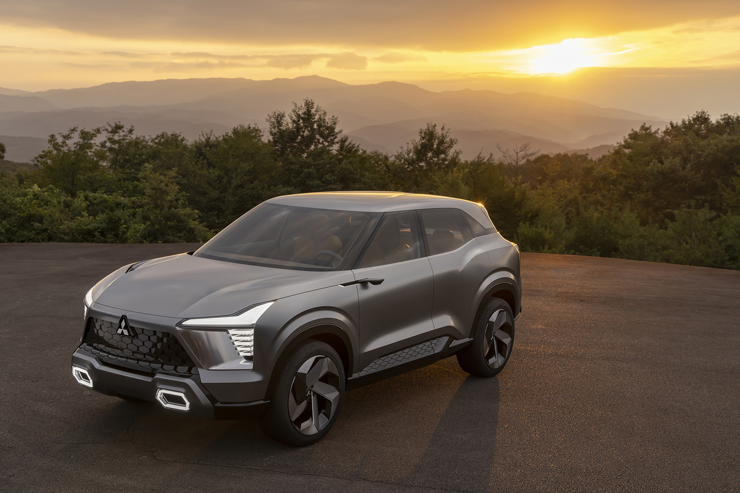 なぜベトナムで突如発表!? カッコ良すぎる小型SUV「三菱XFCコンセプト」の日本でも注目必至の中身とは（WEB CARTOP） | 自動車情報・ニュース - carview!