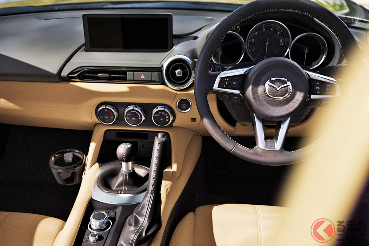 マツダ新型「ロードスター」の“超オシャレ仕様”登場に熱視線！ 豪華「タン内装」に「欲しい」の声続出！ 「Vセレクション」新グレードの反響は？（くるまのニュース） | 自動車情報・ニュース ...
