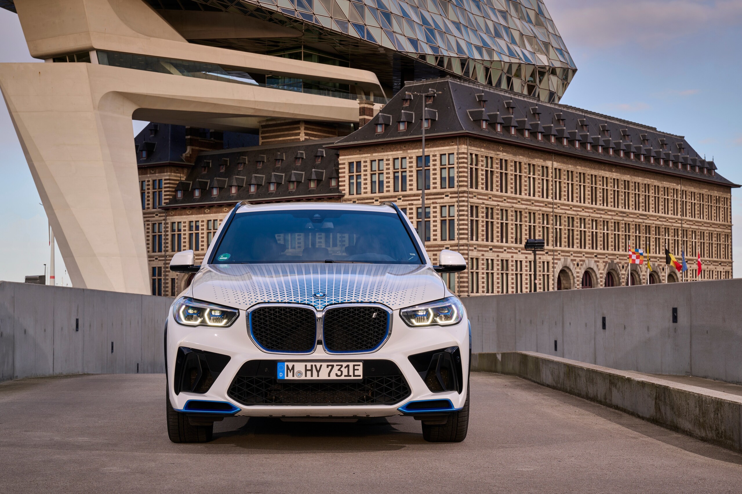 BMWの次世代SUVを知る──新型iX5試乗記（GQ JAPAN） | 自動車情報・ニュース - carview!