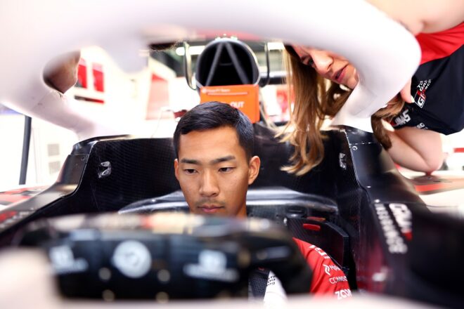 FP1出場の平川亮が進歩を実感「ブレーキに苦労してコースオフした以外は、とてもスムーズ」小松代表も満足（AUTOSPORT web） | 自動車情報・ニュース - carview!