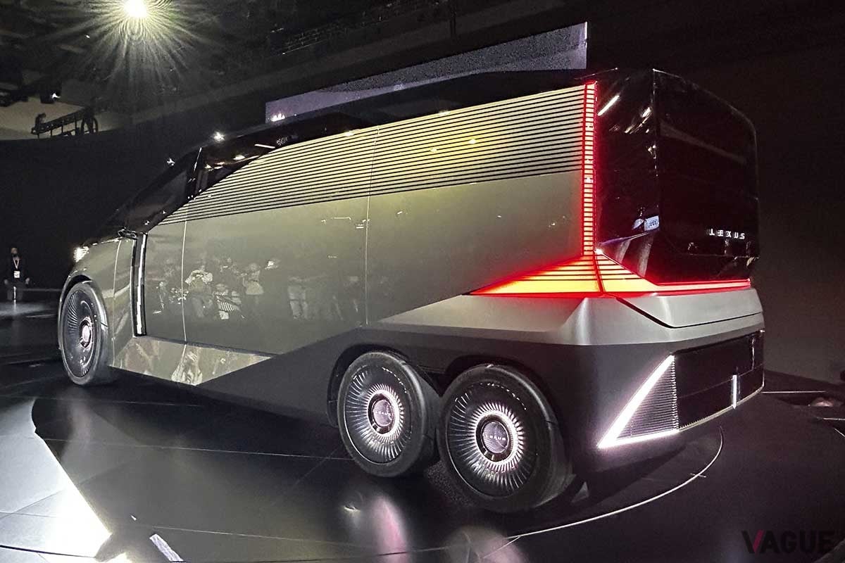 「えっ、マジだったの!?」レクサス新型「LSコンセプト」世界初公開 レクサスの新フラッグシップモデルは なんと“6輪ミニバン”で登場（VAGUE） | 自動車情報・ニュース - carview!