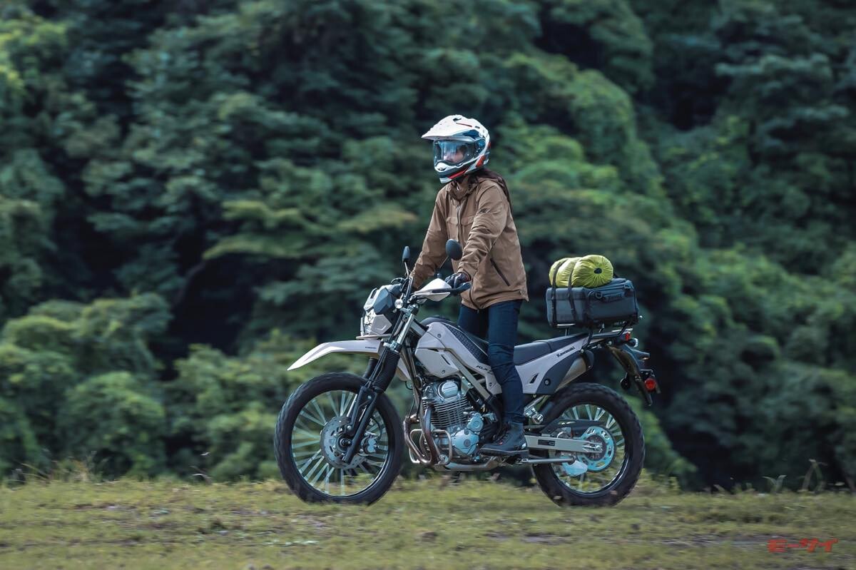 【カワサキKLX230シェルパ新登場】トレッキング＆ツーリングを楽しめるマルチパーパスモデルが11月27日発売。価格は63万8000円（モーサイ） | 自動車情報・ニュース - carview!