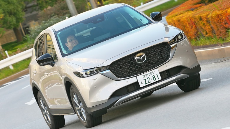 【試乗】マツダ「CX-5一部改良モデル」CX-60ではなくCX-5を選ぶ理由がある（萩原文博レポート）（カルモマガジン） | 自動車情報・ニュース - carview!