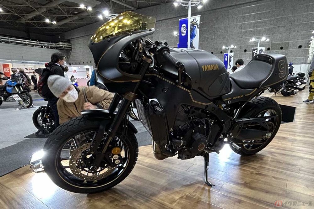 ヤマハ「ミッドナイトスペシャル」復活!? 参考出品のカウルセットを装備した「XSR900」カスタム4台を公開【大阪MCS2023】（バイクのニュース ） | 自動車情報・ニュース - carview!