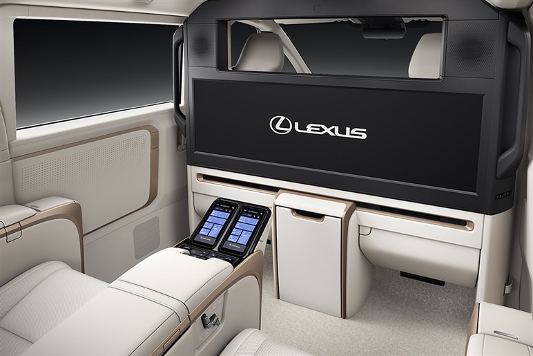 超高級ミニバン「レクサス LM」に待望の6人乗り！ GW明け発売で予想価格は約1400万円（carview!） | 自動車情報サイト【新車・中古車】 - carview!