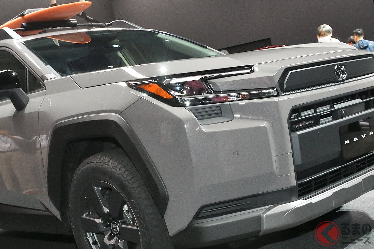 7年ぶり全面刷新！ トヨタ新型「RAV4」に反響多数！ 「全部カッコよすぎじゃない？」「SUVにしてはパワフルすぎる！」「走行性きになるねぇ」の声！ 初の“パワトレ＆ソフトウェア”搭載で進化し ...