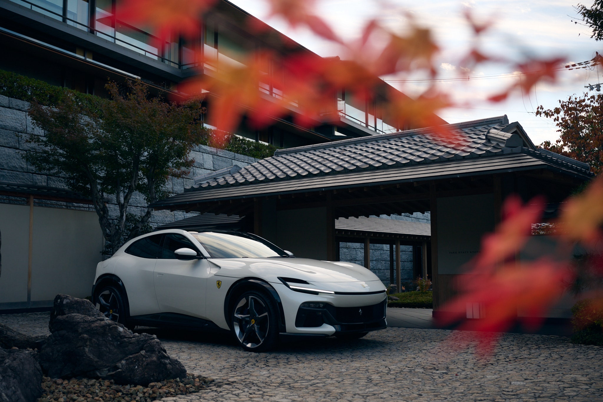 新型フェラーリ プロサングエがついに日本上陸。価格も公開！（GQ JAPAN） | 自動車情報・ニュース - carview!